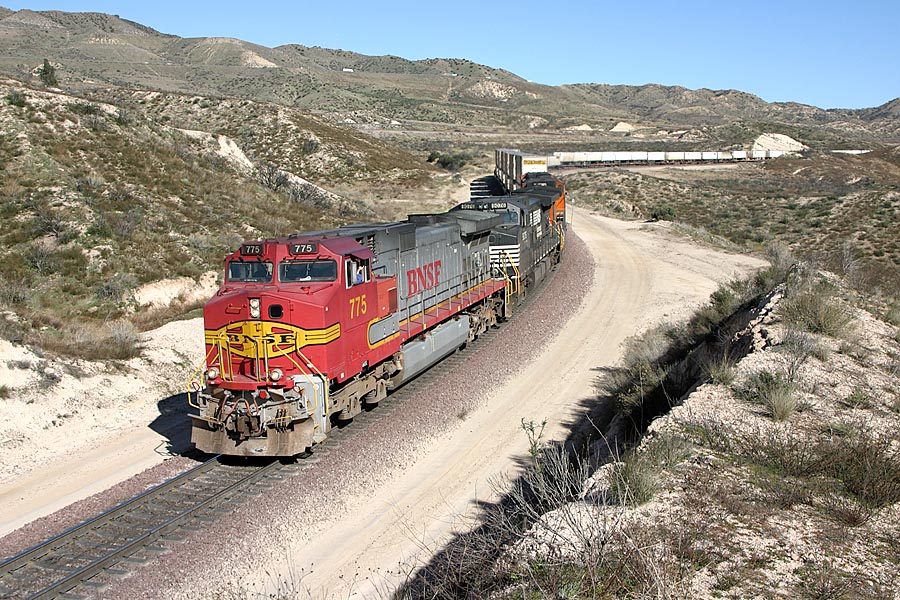 BNSF 775